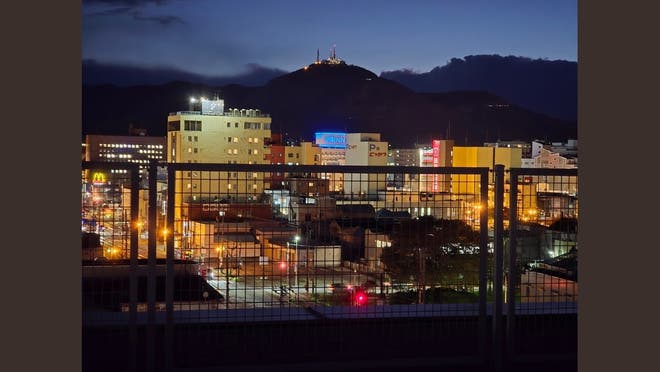 はこプレイス【屋上】空が背景、函館の街、函館山が背景になる屋上スペースの写真6