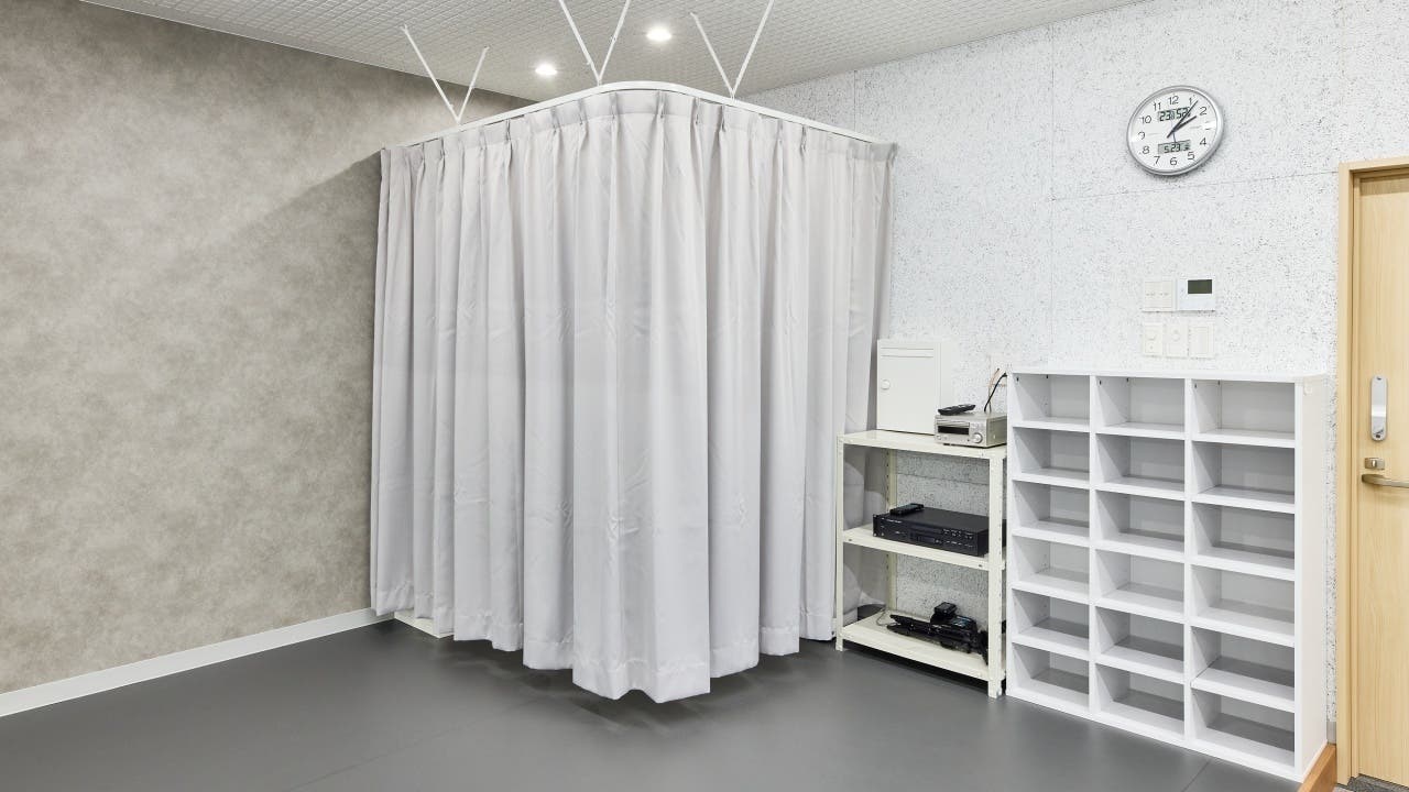 【スタジオ１】東武練馬駅2分／広さ50.4㎡、鏡幅9.9mの中型レンタルスタジオ／バレエ用リノリウム床／各種教室利用におすすめの写真4