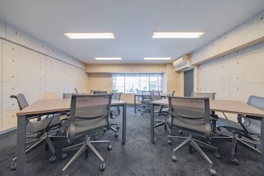 表参道駅徒歩1分の好立地。最大16名利用可能なコンパクトスペースの写真7