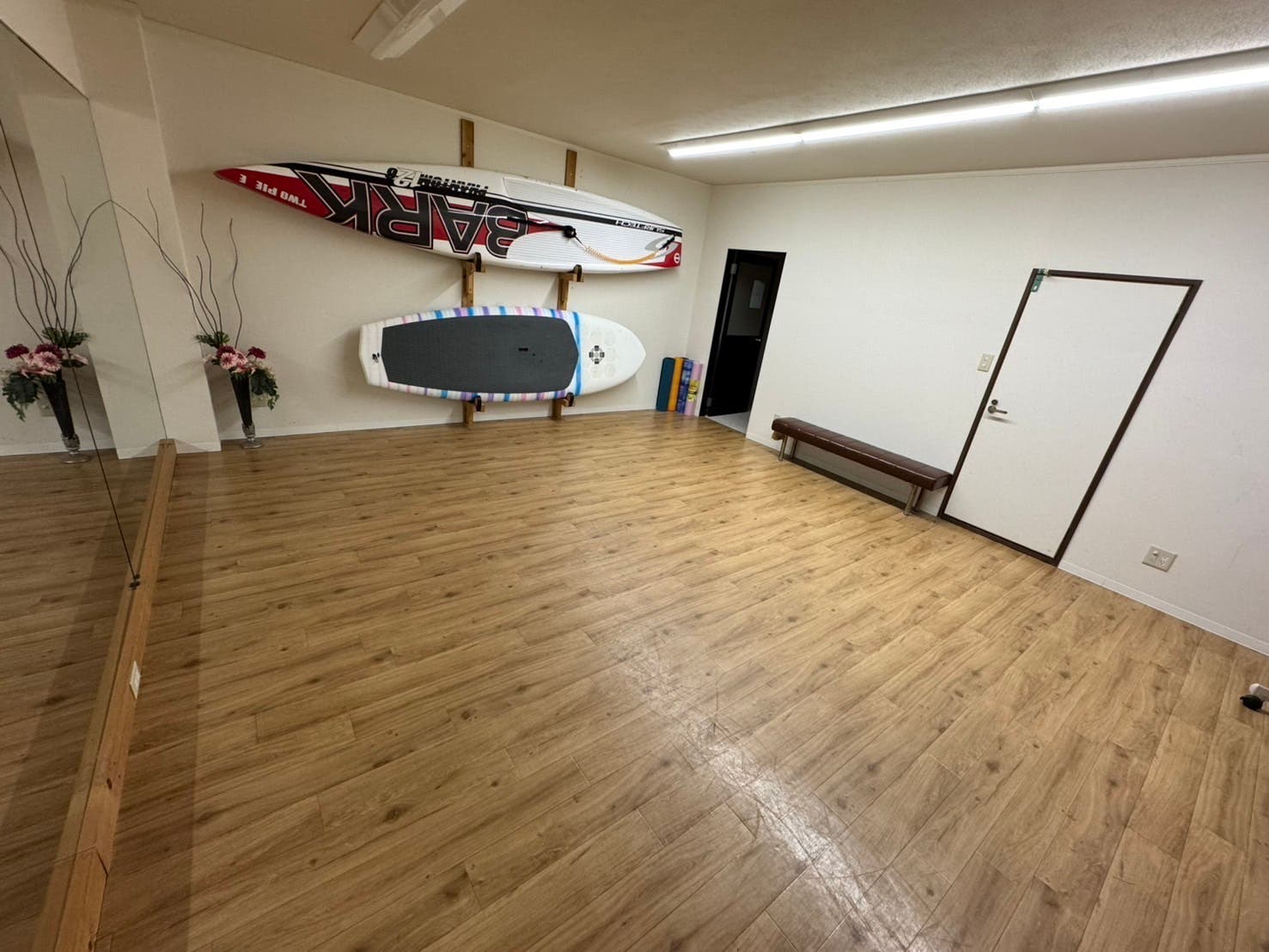 大きな鏡張りのダンススタジオです。ヨガやダンスにおすすめです。の写真2