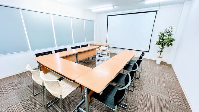 【インボイス対応/法人仕様】京都の真面目な会議室/◆お気軽会議室京都河原町◆◆控室用意可能/大型モニター/プロジェクター無料の写真3