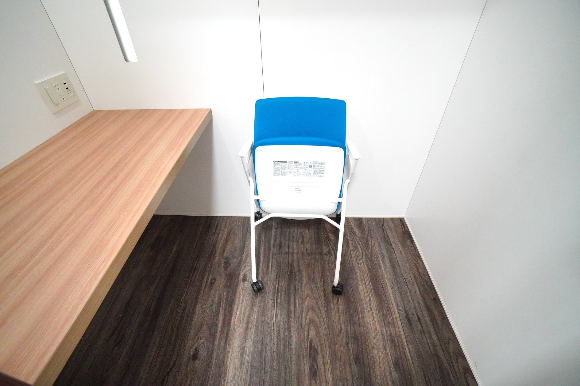 ＜南大沢テレワークステーション ブースC＞完全個室ワークブース💼光回線Wi-Fi📶電源🔌テレワーク/ZOOM/面接/自習の写真4