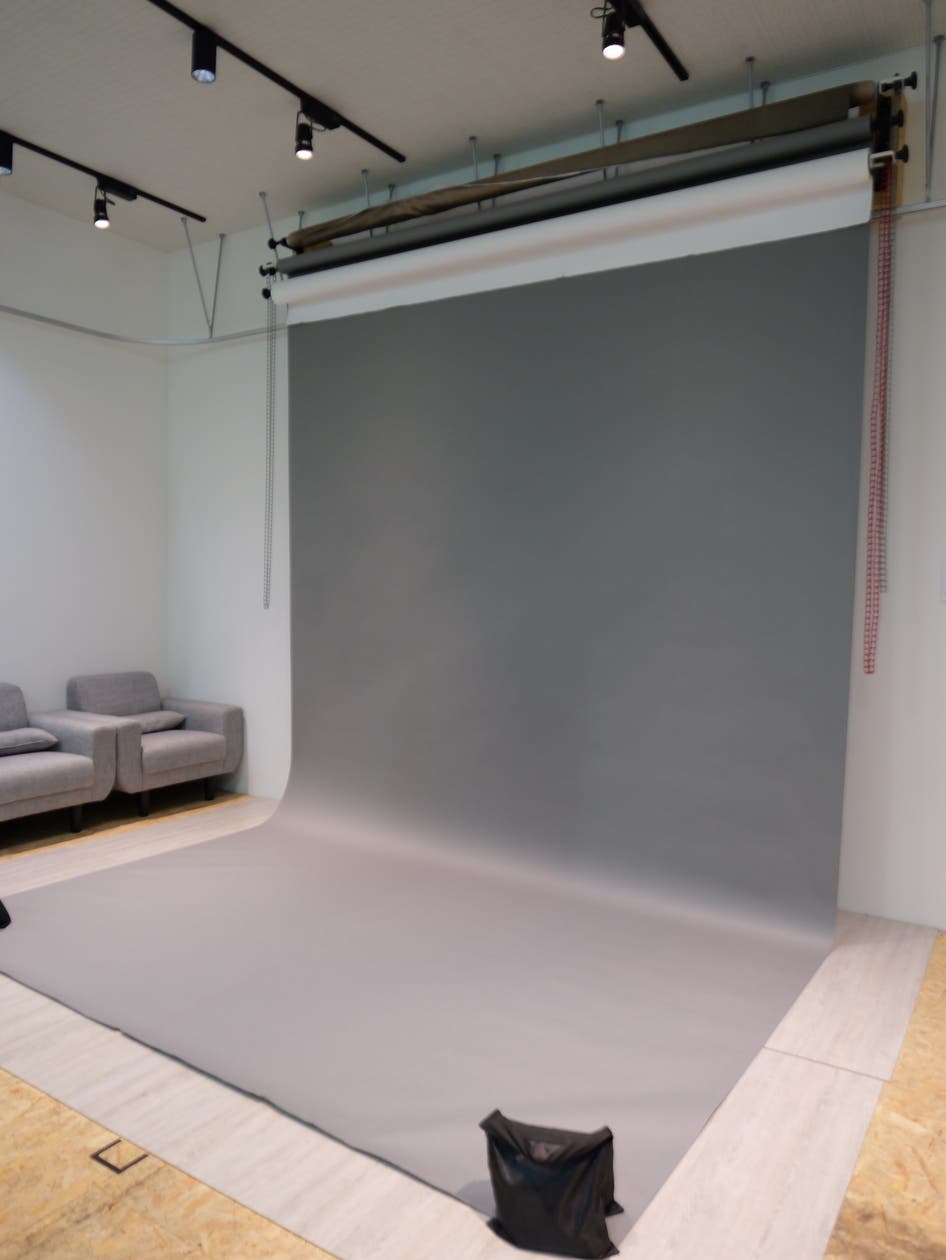 川口駅西口のセルフ写真スタジオ！カメラ等の撮影機材や小道具を各種取り揃えています！の写真24