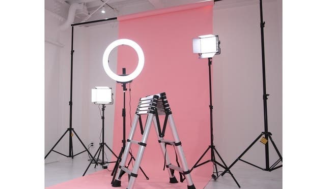 中京区/円町・西大路御池エリアの レンタルスタジオ 西ノ京塚本町バス停前すぐの写真2