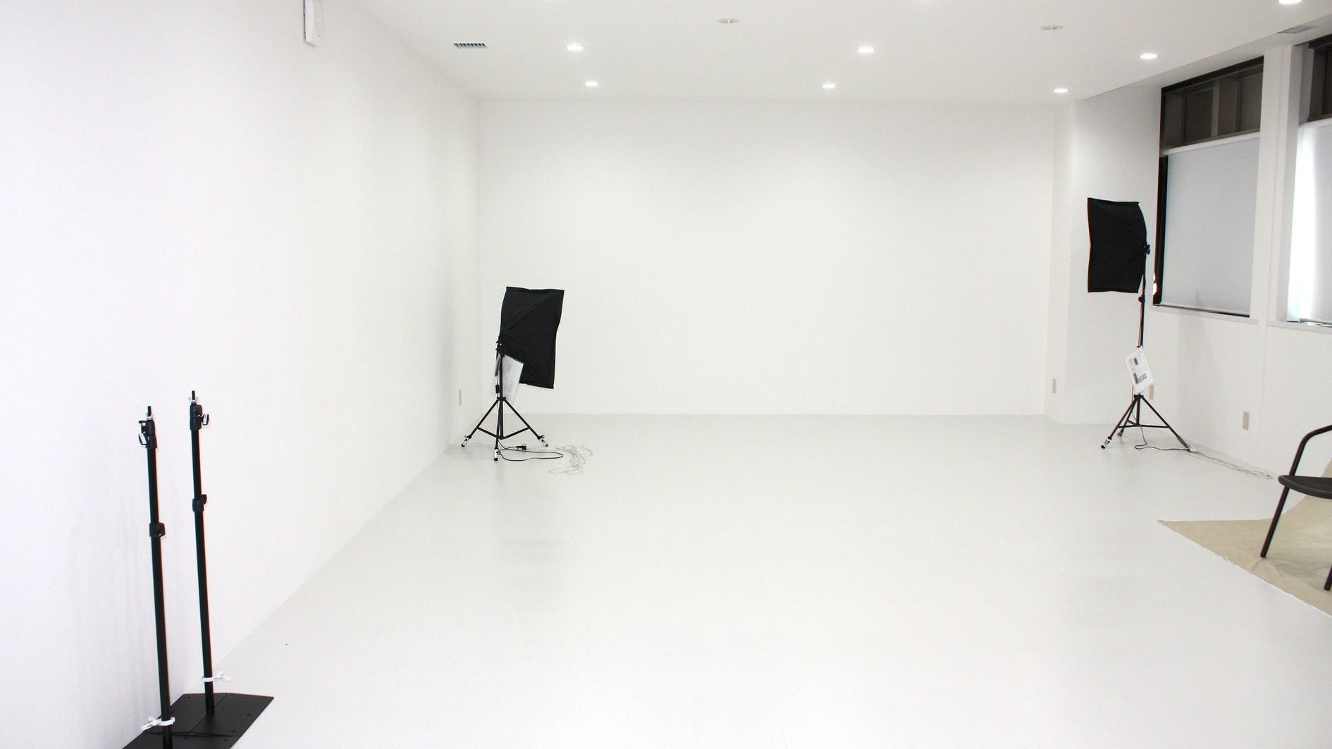 はこプレイス2Ｆ【ホワイトキャンパス】どこまでも白い。ここまで白い理由がある。それだけで、絵になる。の写真1