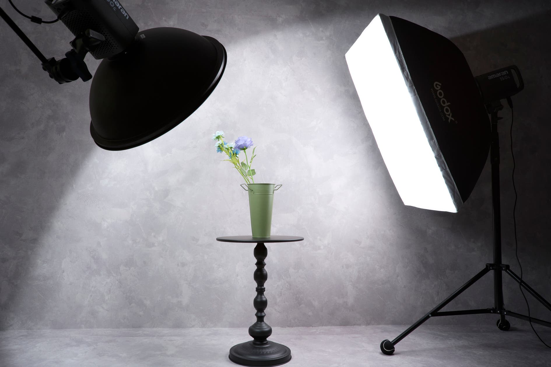 ✨特別割引✨白ホリ｜シンプル背景6種｜機材無料｜自然光｜24h｜広々90㎡｜銀座･日本橋エリア5駅徒歩圏｜業務用エアコン完備の写真1