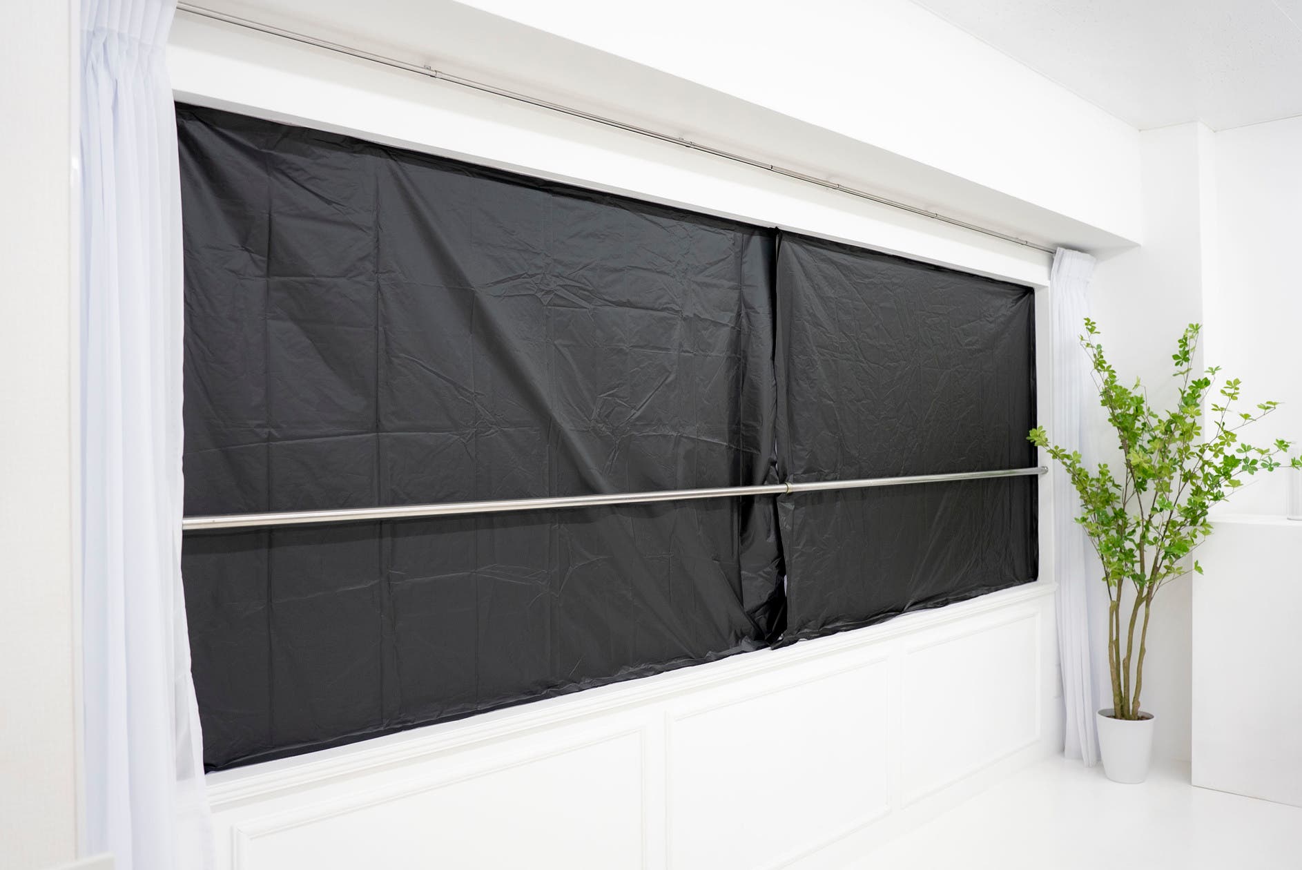 映える、自然光白ホリ。｜撮影機材無料貸出｜メイクスペース完備｜プロカメラマン監修｜新宿御苑前2分｜ポートレートの写真18