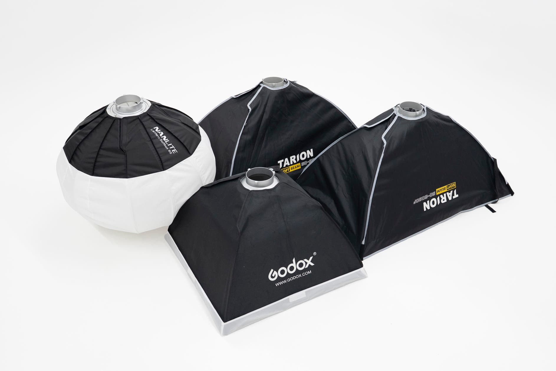 映える、自然光白ホリ。｜撮影機材無料貸出｜メイクスペース完備｜プロカメラマン監修｜新宿御苑前2分｜ポートレートの写真20