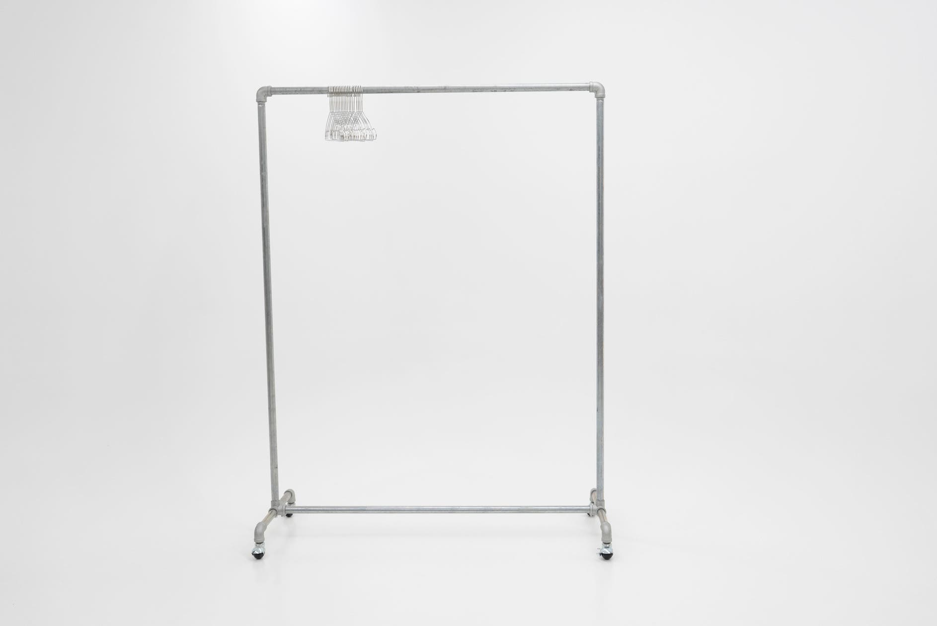 映える、自然光白ホリ。｜撮影機材無料貸出｜メイクスペース完備｜プロカメラマン監修｜新宿御苑前2分｜ポートレートの写真21