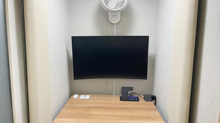 駅直結!新橋駅徒歩1分|1名個室|作業や勉強、ゲーム、オンラインMTG、面談に最適な『防音室03』の写真1