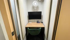 駅直結!新橋駅徒歩1分|1名個室|作業や勉強、ゲーム、オンラインMTG、面談に最適な『防音室03』の写真4