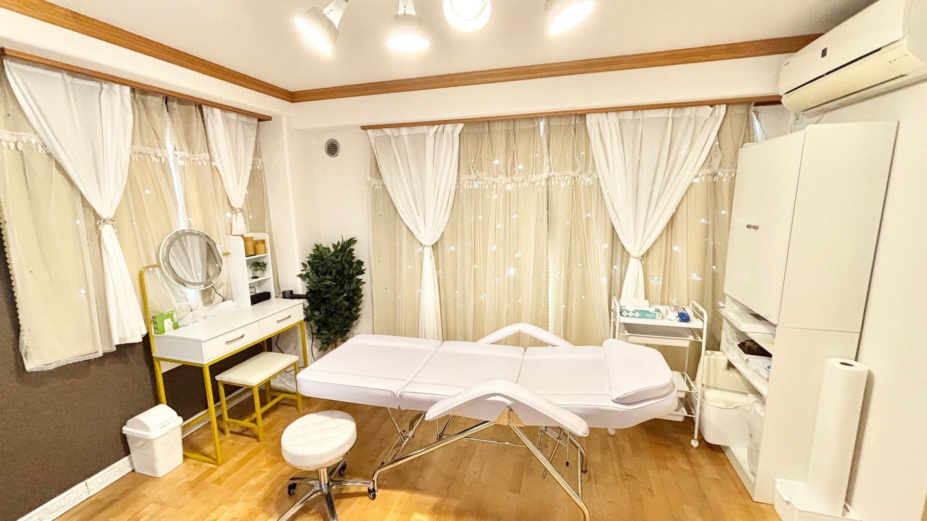 神戸三宮駅徒歩５分！1日7,980円～ エステ・マッサージ・整体・ネイル等🛀エステ&マッサージベッド計２台設置‼の写真6