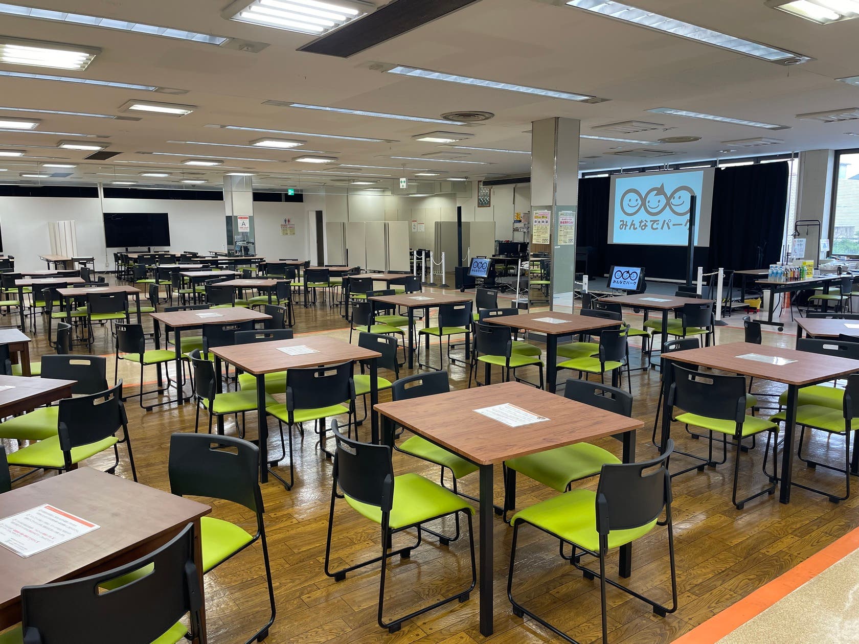 イベントステージ付き ワンフロア約700平米の多目的スペースの写真3