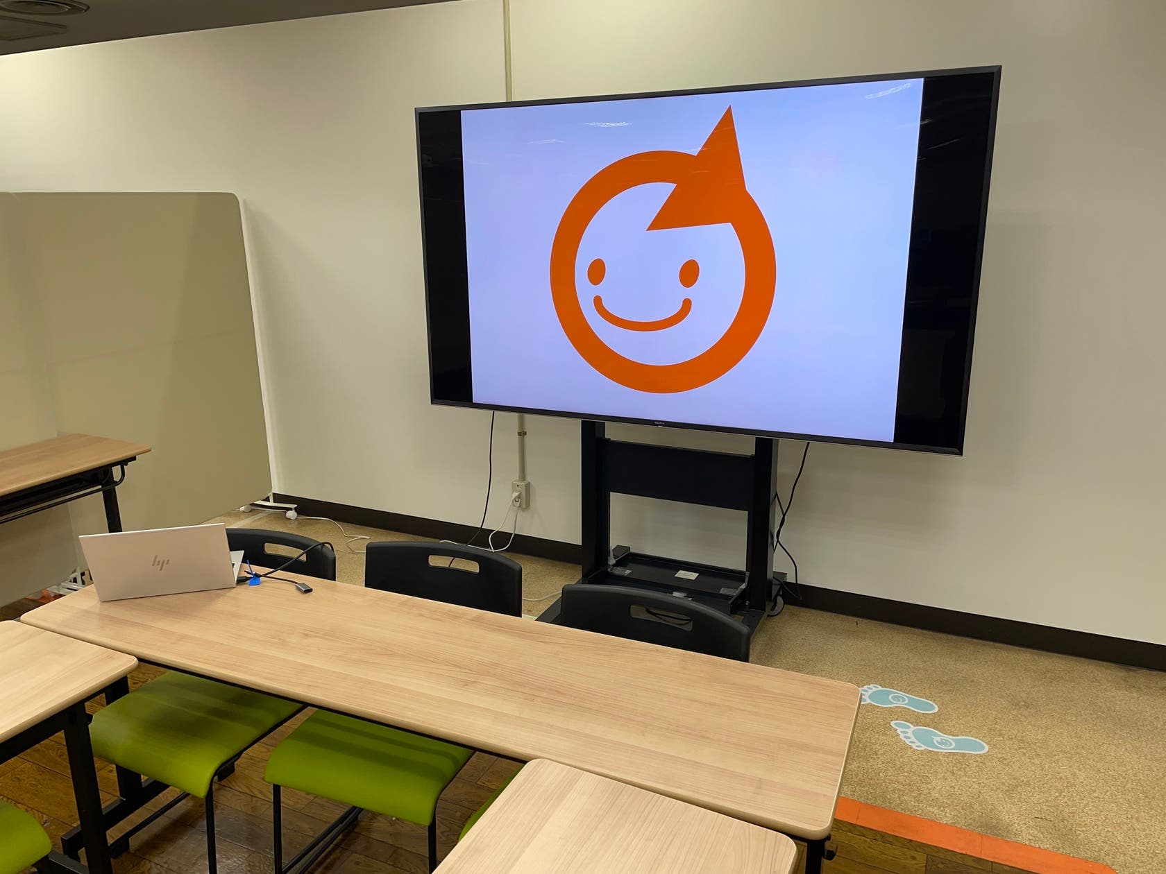 イベントステージ付き ワンフロア約700平米の多目的スペースの写真10