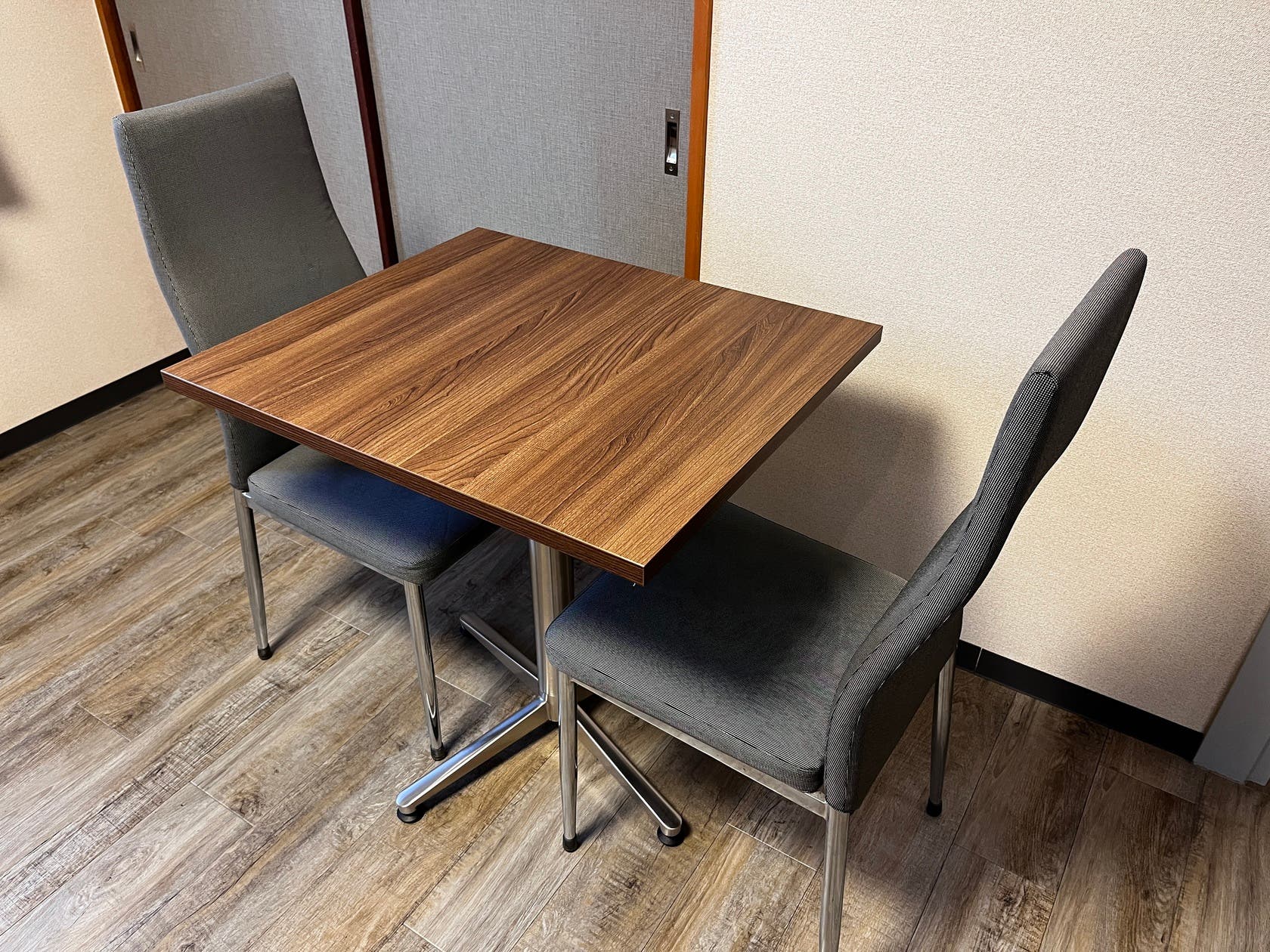 神戸【阪急六甲駅徒歩８分】１時間1,100円／フリードリンク付き6名会議室の写真3