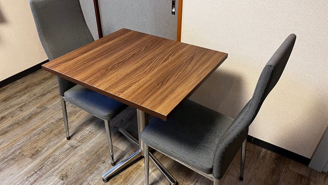 神戸【阪急六甲駅徒歩8分】1時間1,100円/フリードリンク付き6名会議室の写真3