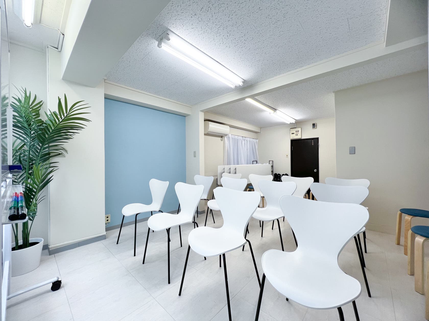 三越前駅徒歩3分！駅に近いスペース♪会議、アルコール可、ボードゲームなどで利用可能！WIFI、プロジェクター等無料！光回線の写真5