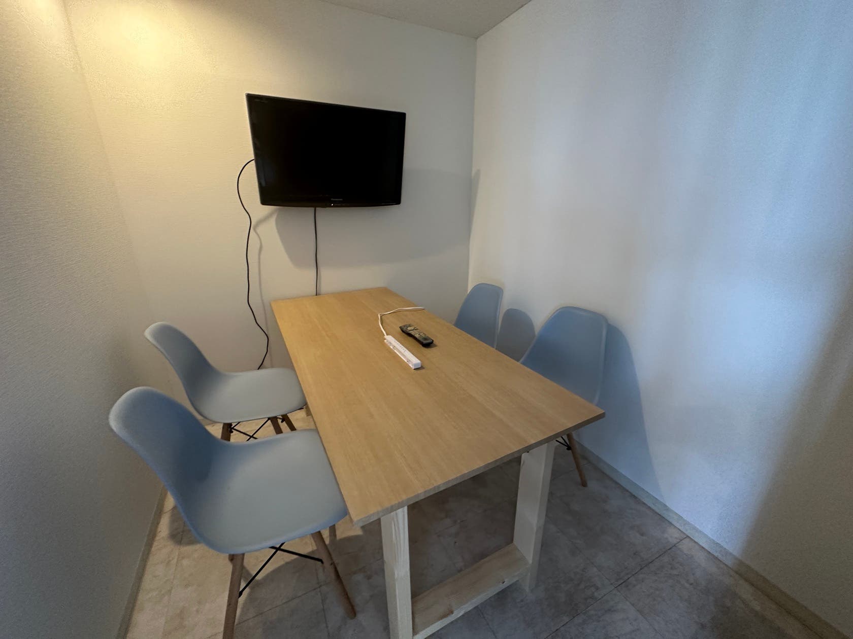 【岩見沢 by エヌコロン】 ミーティングスペースB（〜4人まで）の写真2