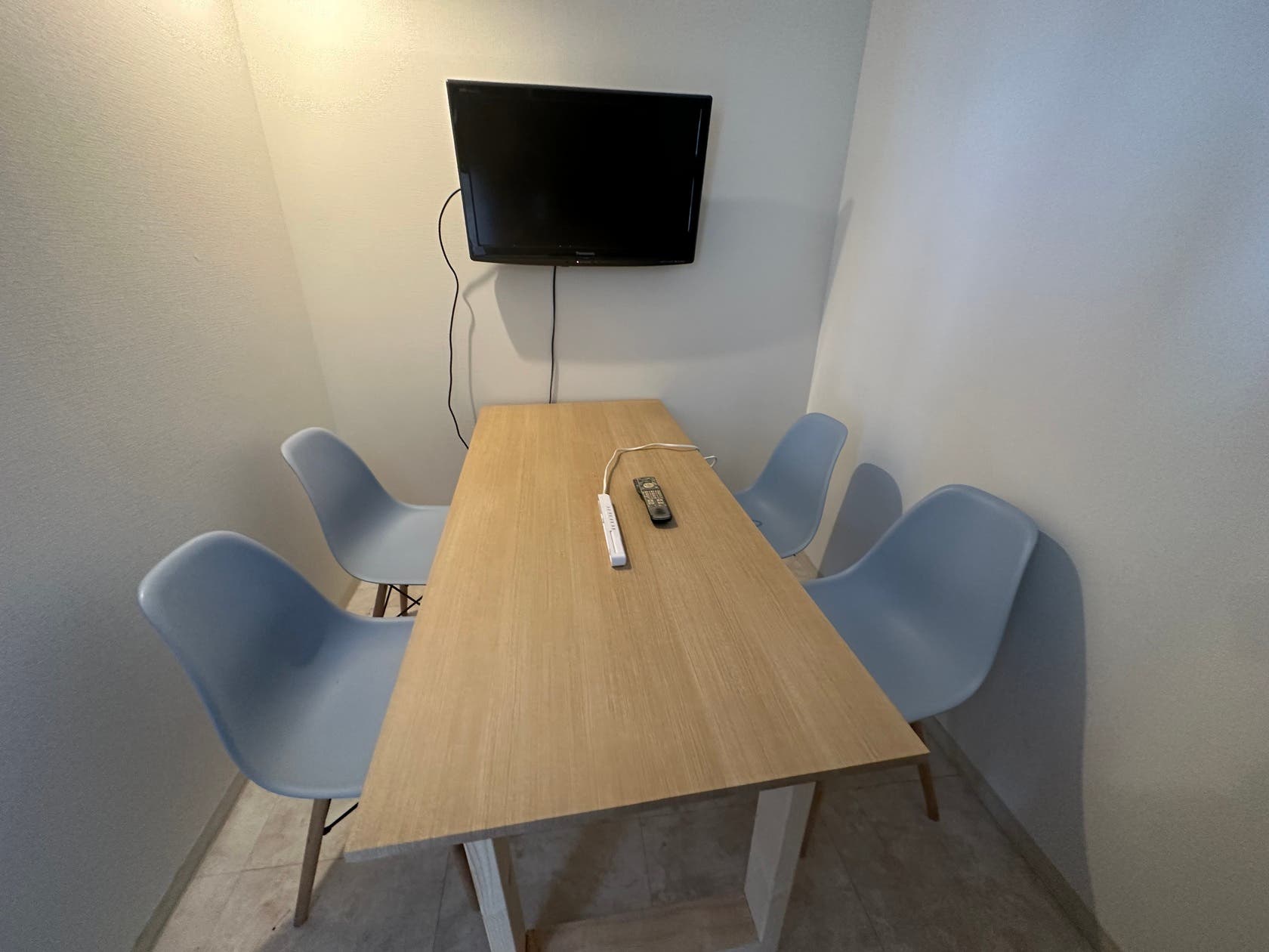 【岩見沢 by エヌコロン】 ミーティングスペースB（〜4人まで）の写真3