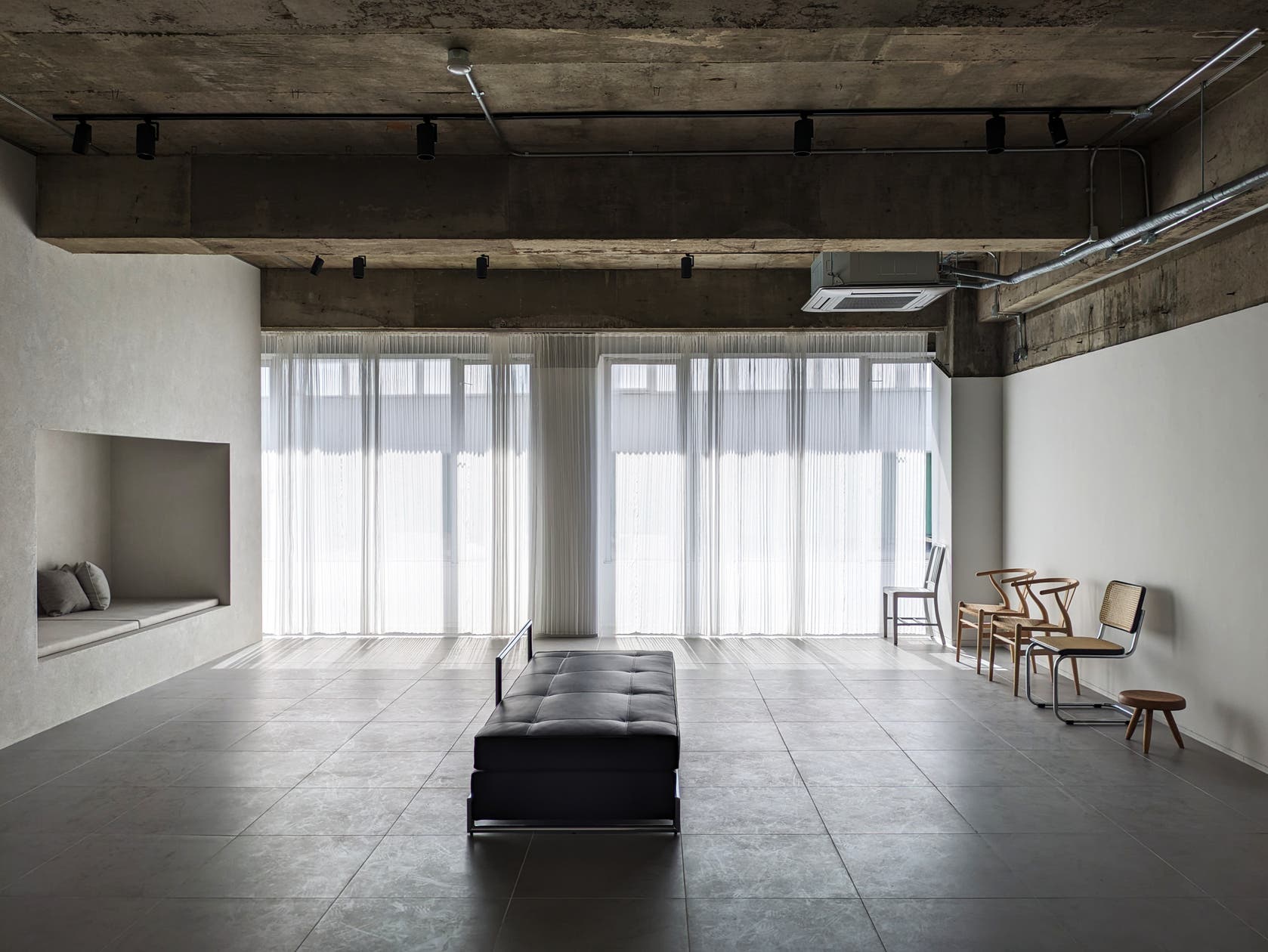 【栄駅10分】ポップアップストアや展示会に最適なグレーを基調とした100㎡以上あるレンタルスペースの写真5