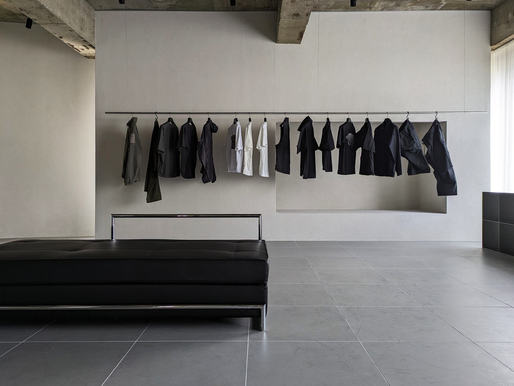 【栄駅10分】ポップアップストアや展示会に最適なグレーを基調とした100㎡以上あるレンタルスペースの写真7