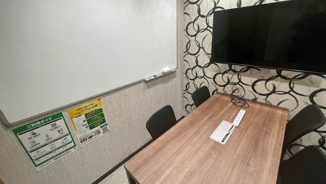 【池袋駅から徒歩1分】モニター・フリードリンク付き4名会議室(Room C)※予約時間前は入室不可の写真2