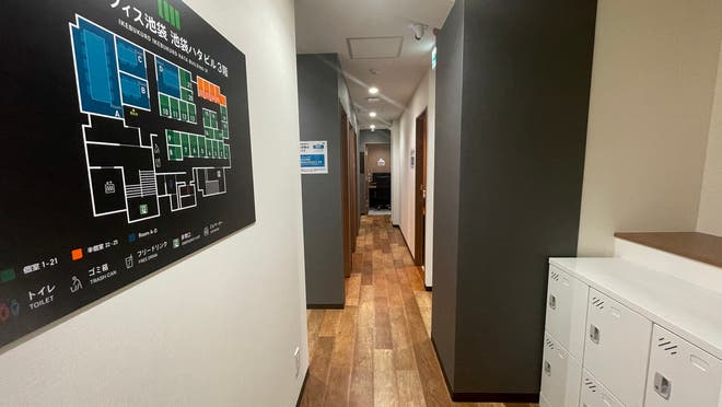 【池袋駅から徒歩1分】モニター・フリードリンク付き1名個室(ブース15)※予約時間前は入室不可の写真6