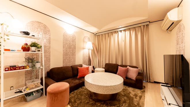 【要町4分/池袋9分】女子会・推し活に最適🎀大人かわいいラウンジ空間|白壁で撮影OK🌟55㌅TVで映画鑑賞🎥クリスマス🎄の写真17