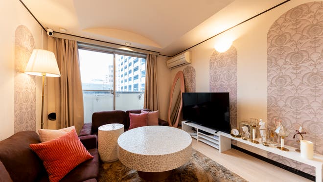 【要町4分/池袋9分】女子会・推し活に最適🎀大人かわいいラウンジ空間|白壁で撮影OK🌟55㌅TVで映画鑑賞🎥クリスマス🎄の写真16