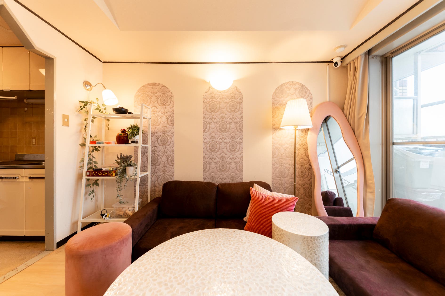 【要町4分/池袋9分】女子会・推し活に最適🎀大人かわいいラウンジ空間｜白壁で撮影OK🌟55㌅TVで映画鑑賞🎥クリスマス🎄の写真14