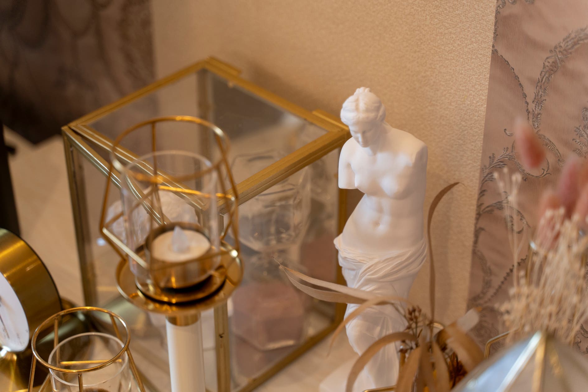 【要町4分/池袋9分】女子会・推し活に最適🎀大人かわいいラウンジ空間｜白壁で撮影OK🌟55㌅TVで映画鑑賞🎥クリスマス🎄の写真21