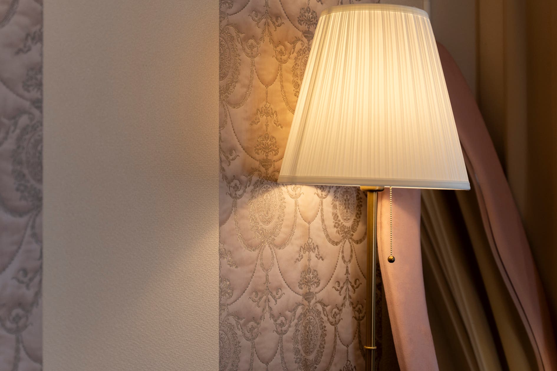 【要町4分/池袋9分】女子会・推し活に最適🎀大人かわいいラウンジ空間｜白壁で撮影OK🌟55㌅TVで映画鑑賞🎥クリスマス🎄の写真22