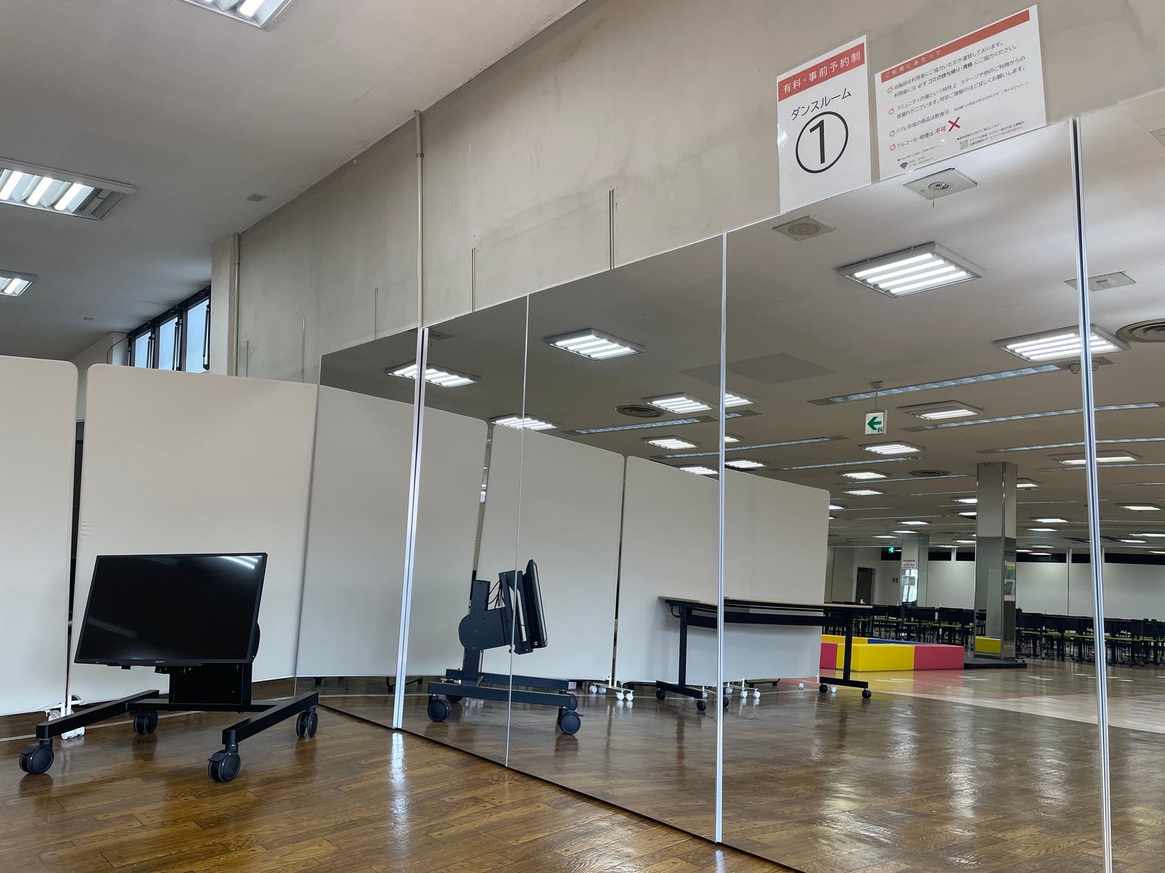 イベントステージ付き ワンフロア約700平米の多目的スペースの写真11