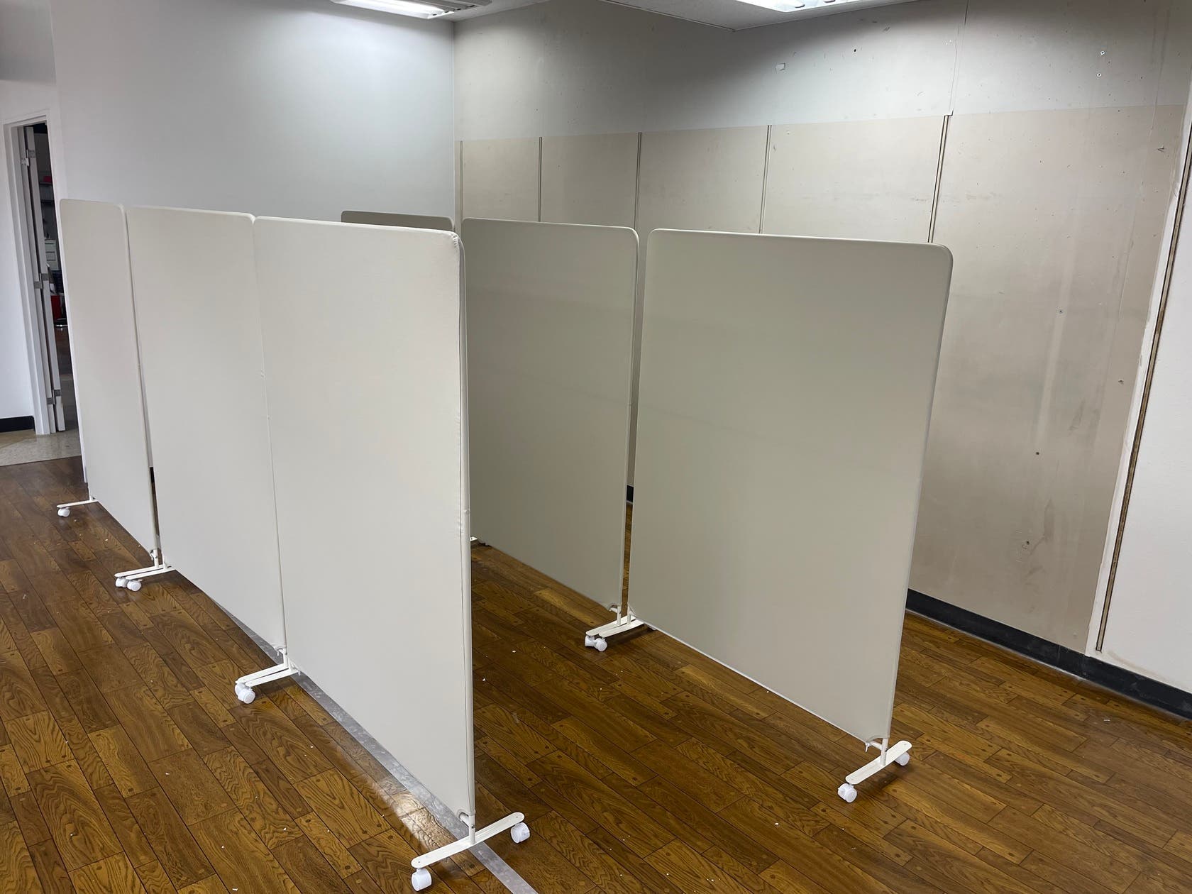 イベントステージ付き ワンフロア約700平米の多目的スペースの写真17