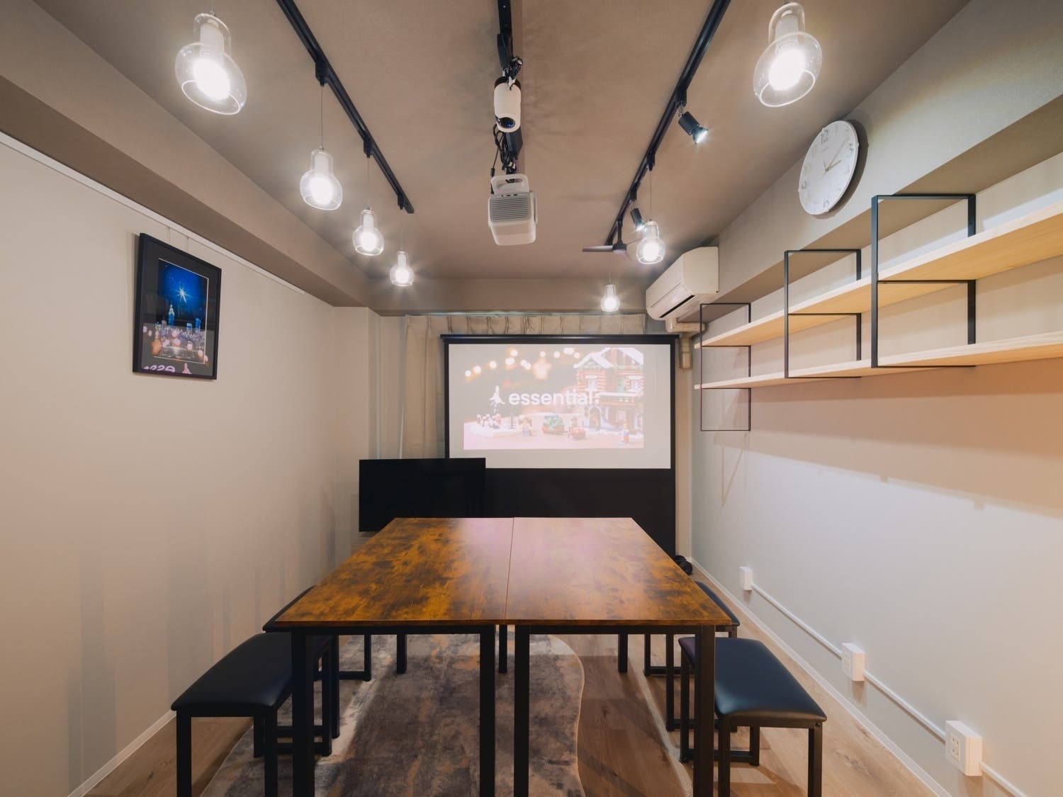 【無料駐車場完備🚙】アクセス良好！24H利用可🌃8名収容｜80㌅大画面でWeb会議・セミナー・研修に最適な個室の写真1