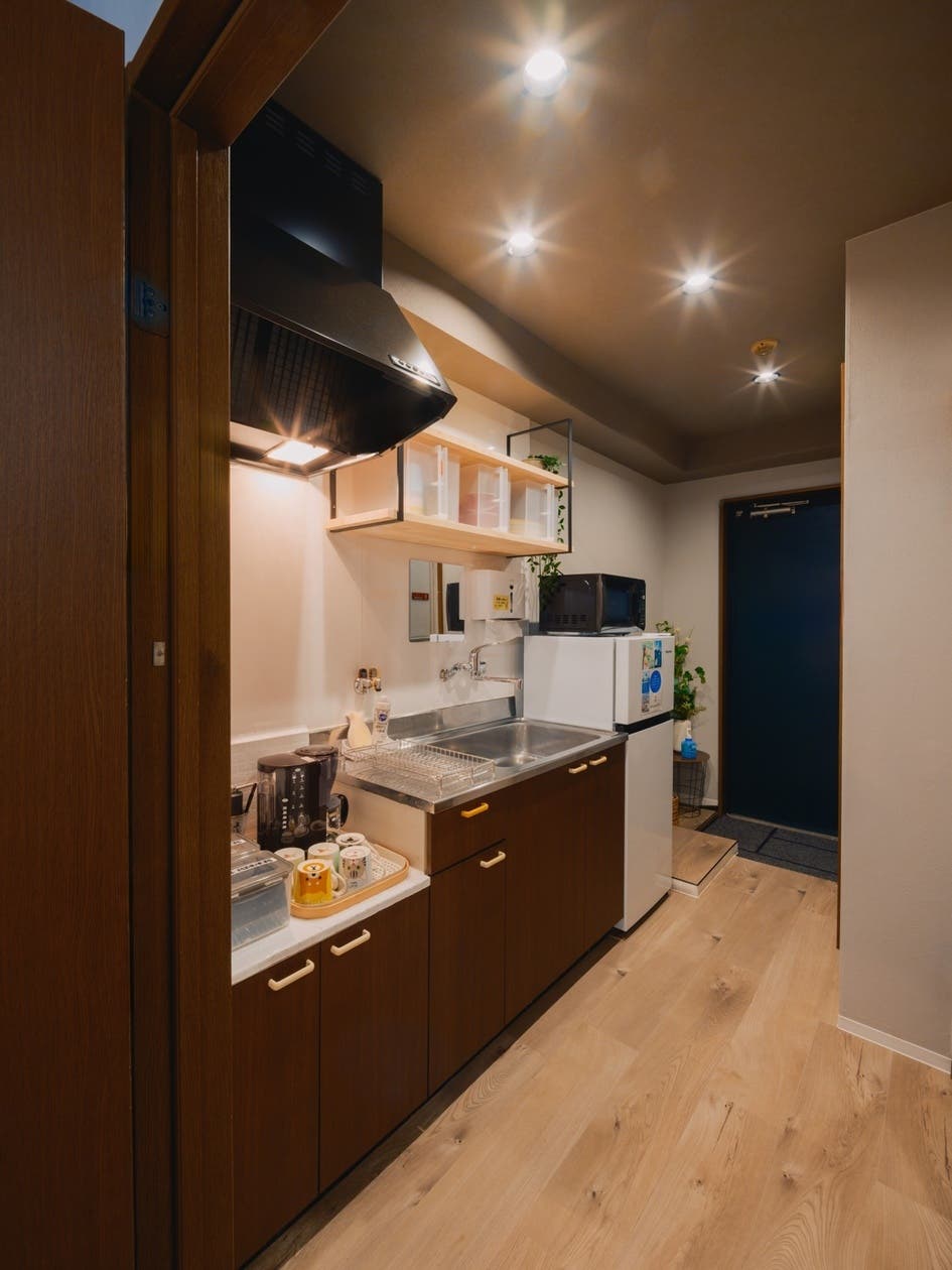 【無料駐車場完備🚙】アクセス良好！24H利用可🌃8名収容｜80㌅大画面でWeb会議・セミナー・研修に最適な個室の写真13