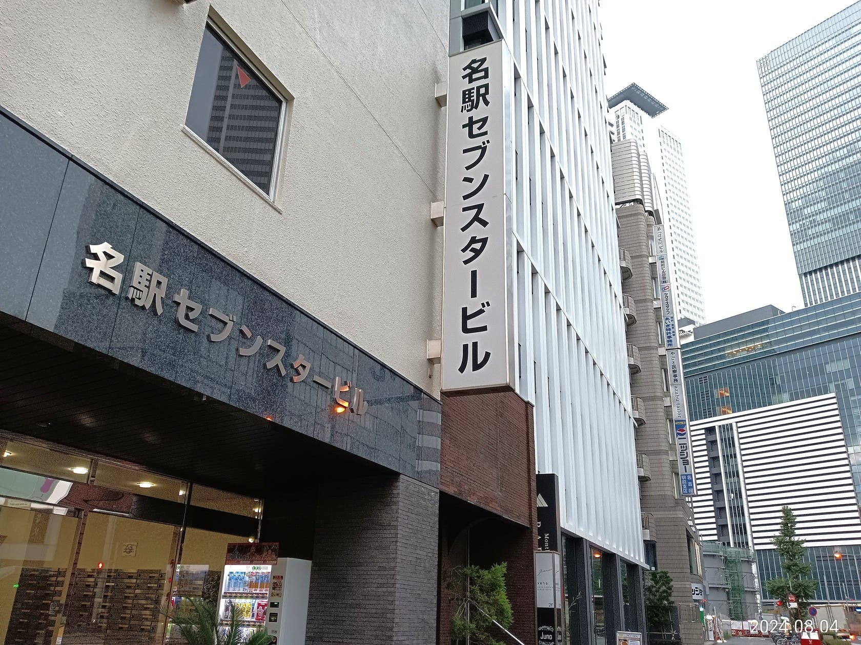 格安勉強スペース　名古屋駅２分の自習室の写真1