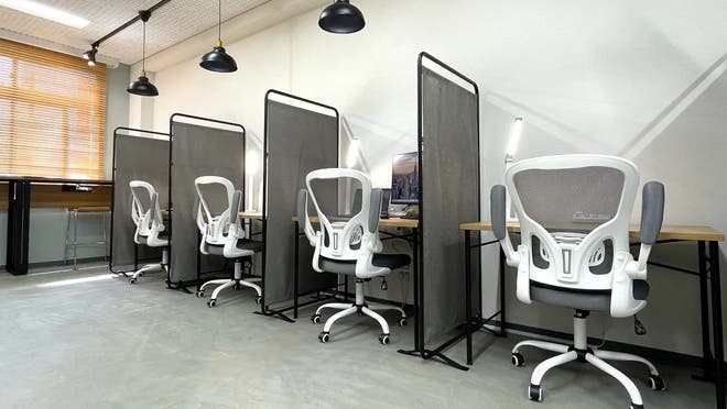 【谷町四丁目駅・六丁目駅すぐ】高速Wi-Fi/独立席/フリードリンク/LEDライト/集中できる環境の写真3