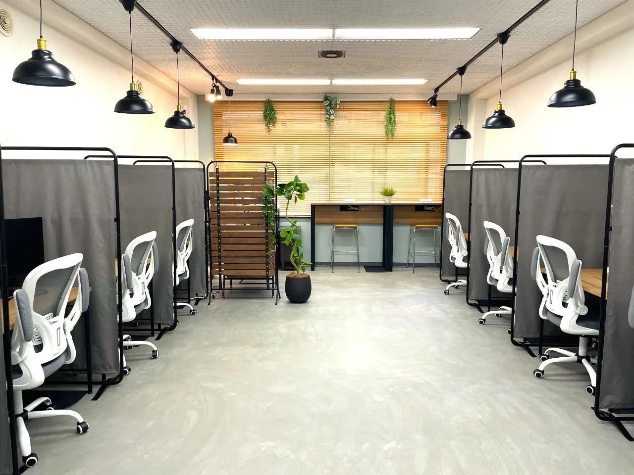 【谷町四丁目駅・六丁目駅すぐ】高速Wi-Fi/独立席/フリードリンク/LEDライト/集中できる環境の写真4