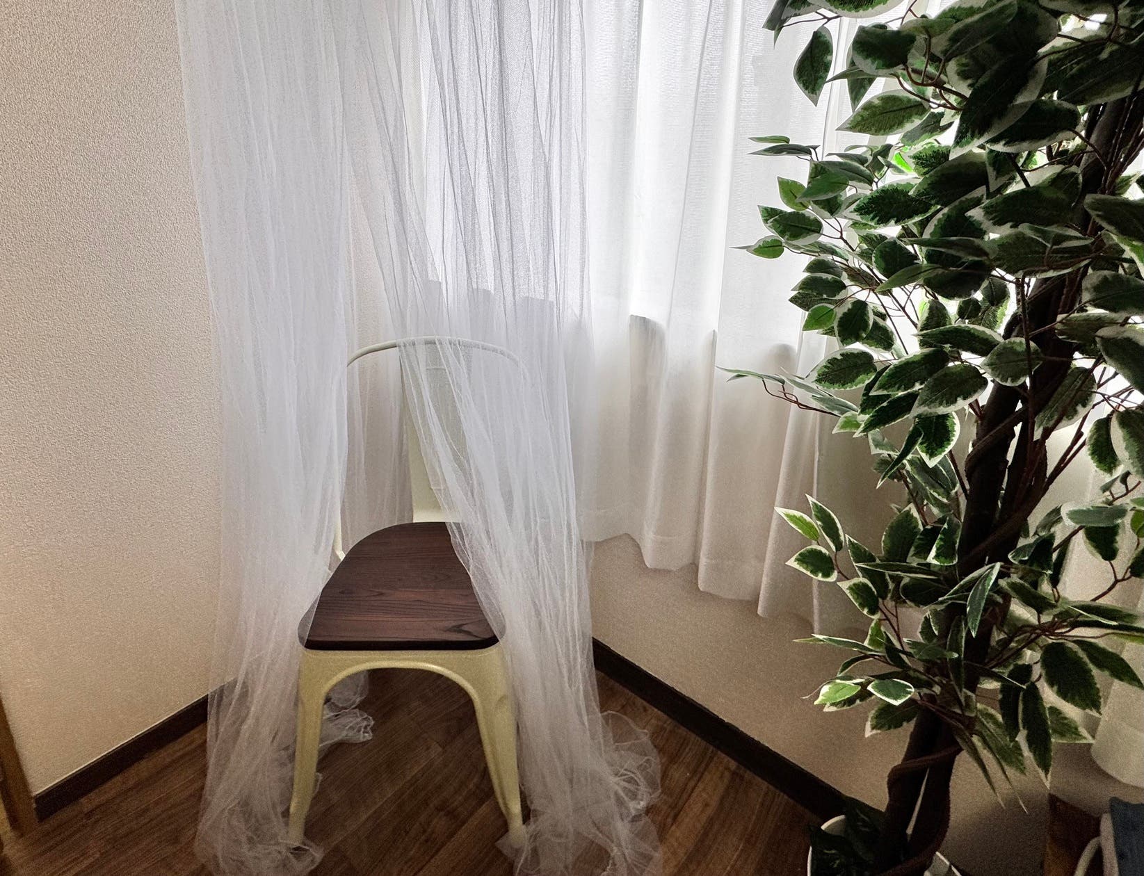 バックペーパーの利用と自室風撮影ができるミニスタジオの写真13