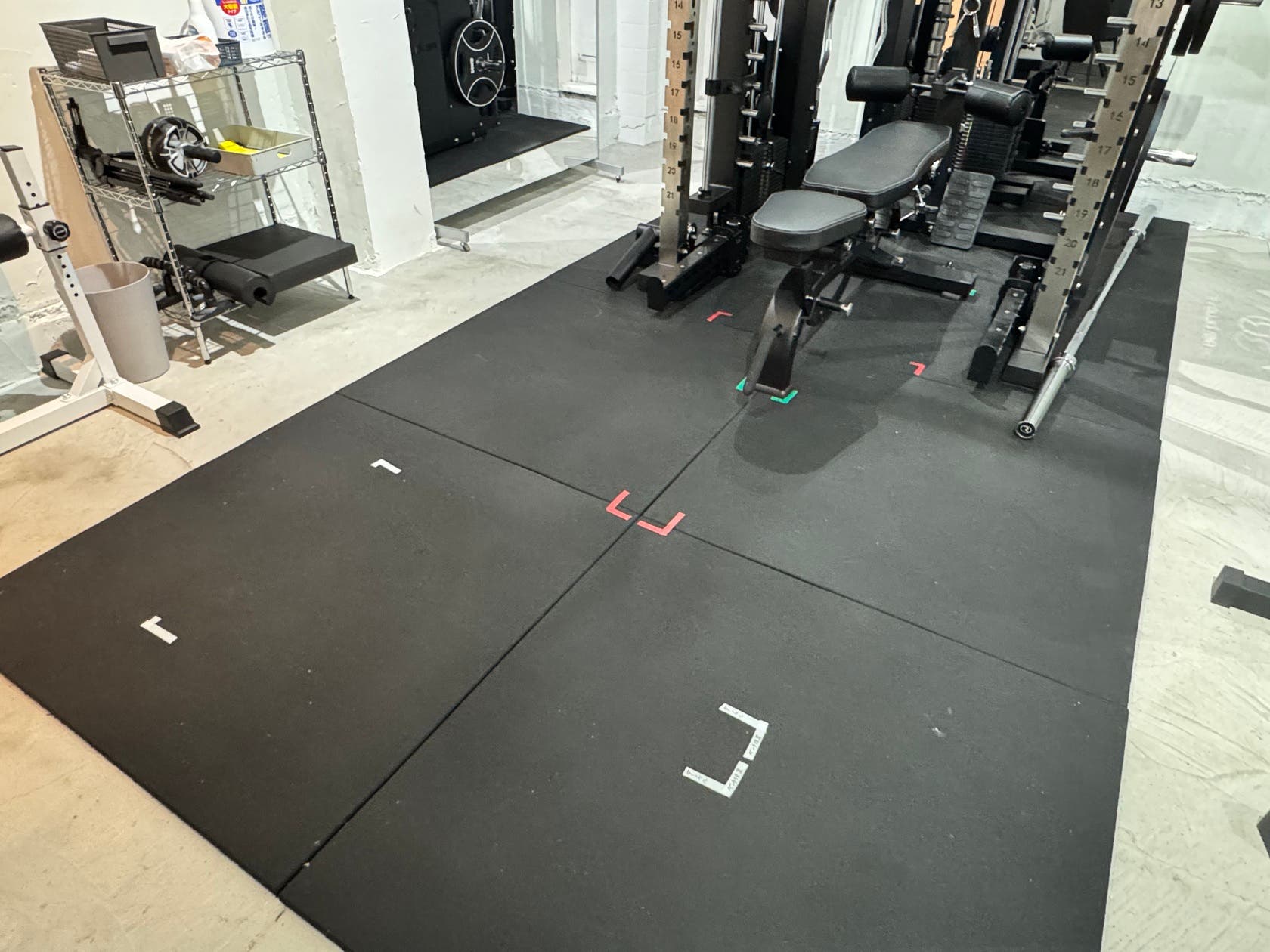 【東銀座駅徒歩1分】モノクロ基調の本格プライベートジム【路面店】の写真10