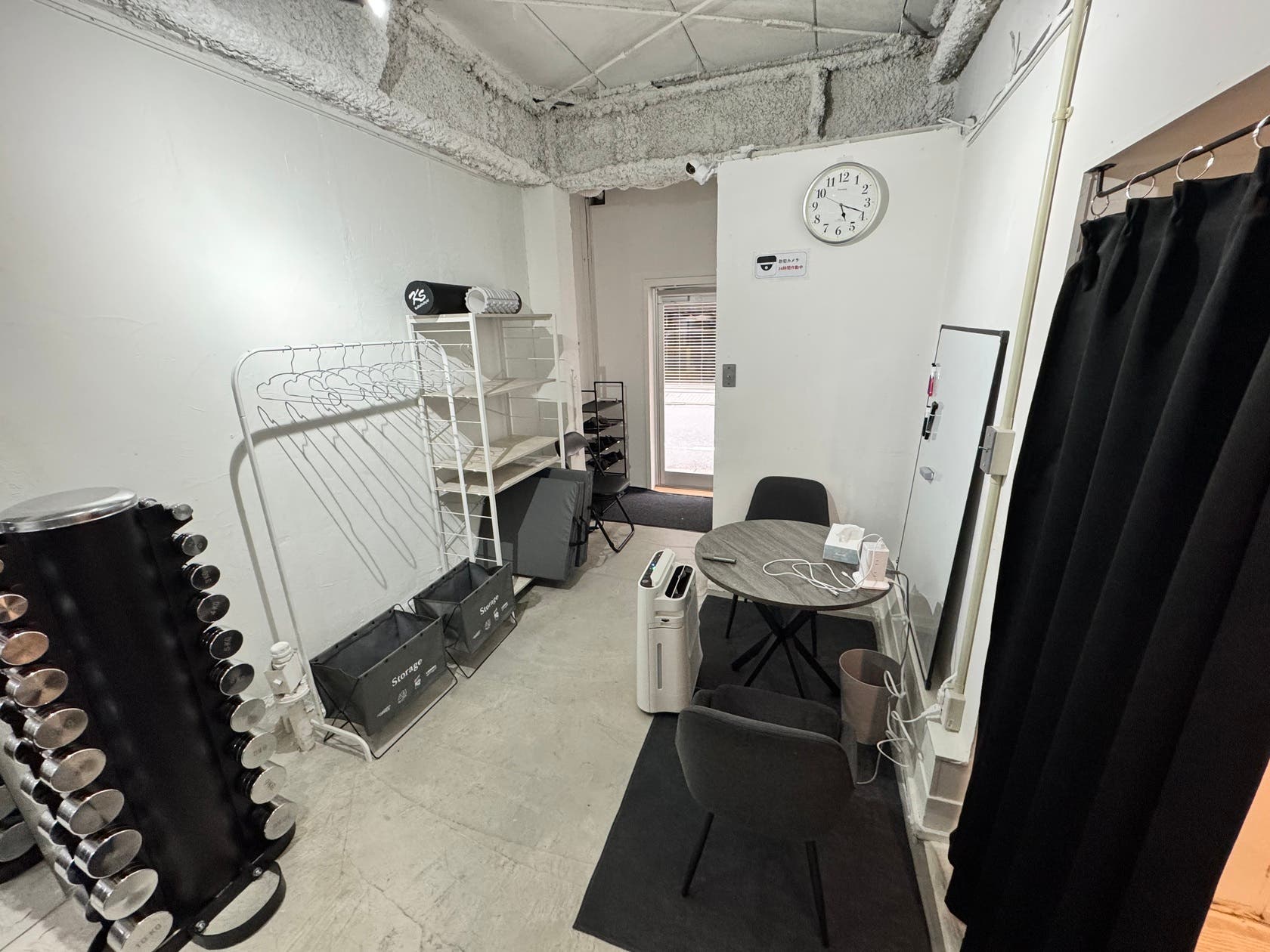 【東銀座駅徒歩1分】モノクロ基調の本格プライベートジム【路面店】の写真4