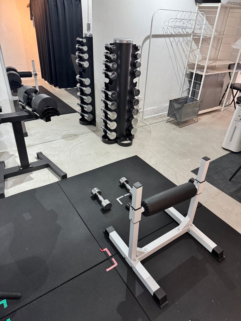 【東銀座駅徒歩1分】モノクロ基調の本格プライベートジム【路面店】の写真17