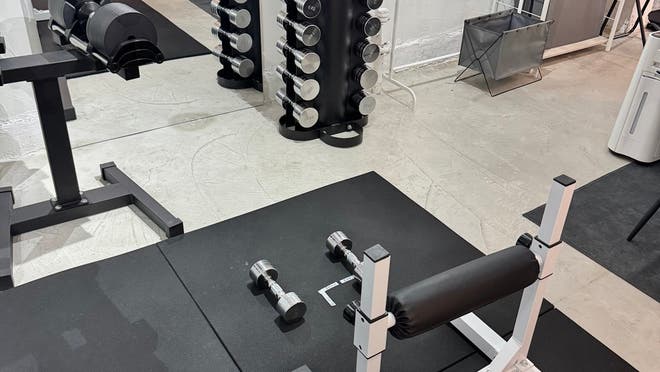 【東銀座駅徒歩1分】モノクロ基調の本格プライベートジム【路面店】の写真17