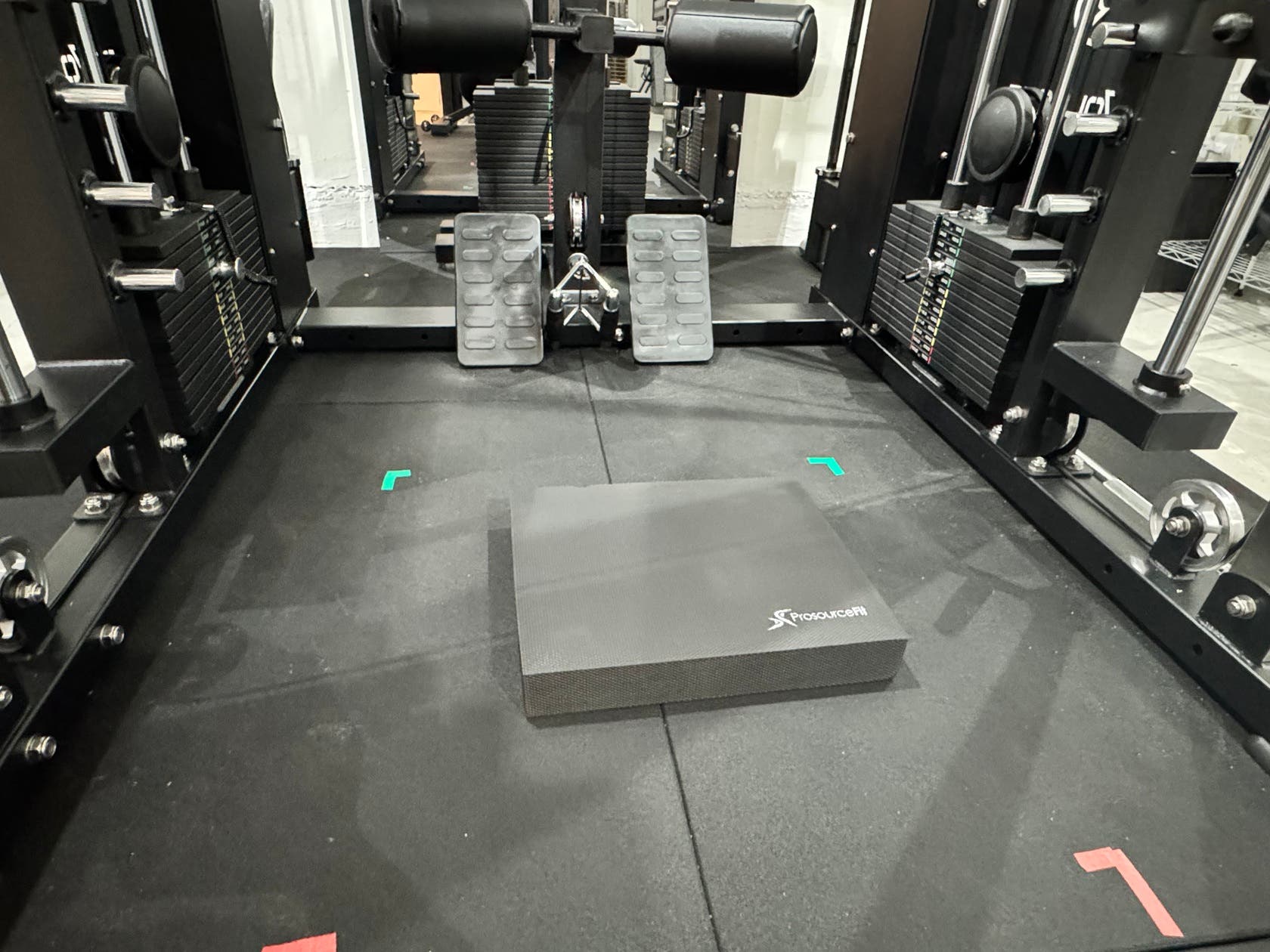 【東銀座駅徒歩1分】モノクロ基調の本格プライベートジム【路面店】の写真18