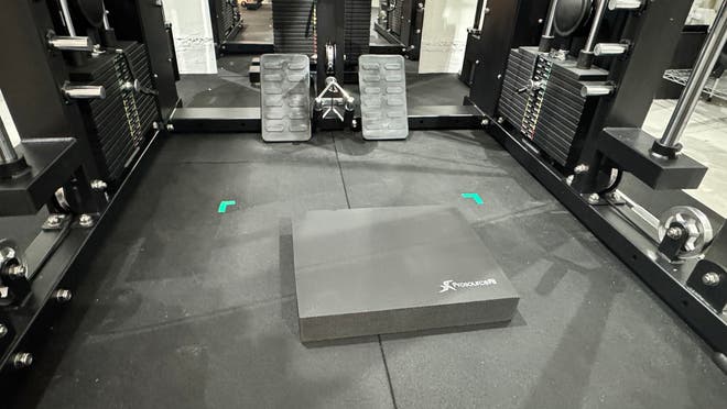 【東銀座駅徒歩1分】モノクロ基調の本格プライベートジム【路面店】の写真18