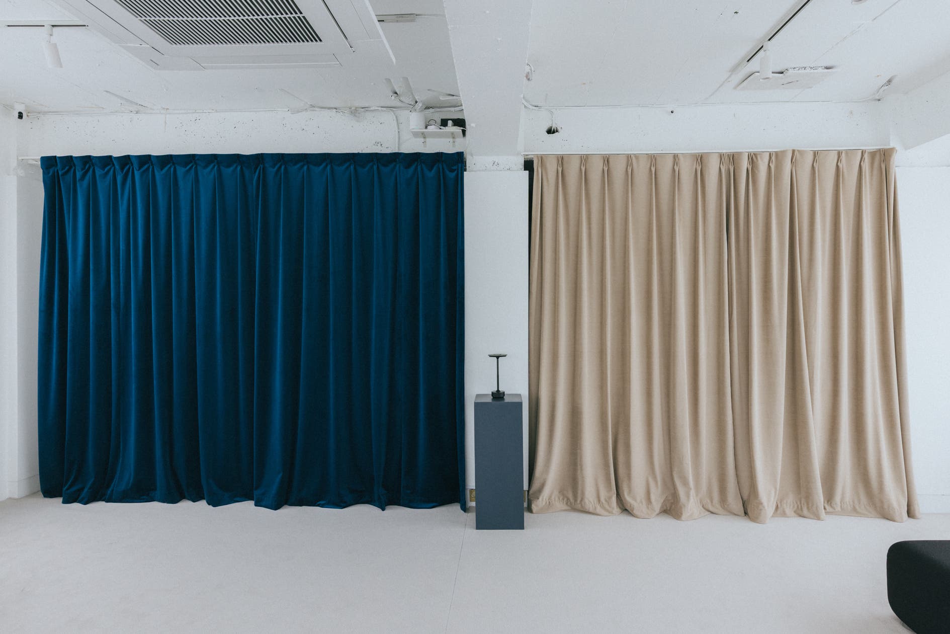 【 絨毯 】レトロモダンでミニマルな上質空間・本格プロップ・3面自然光 ・天高2.8M【駅近！東急池上線長原駅1分】の写真7