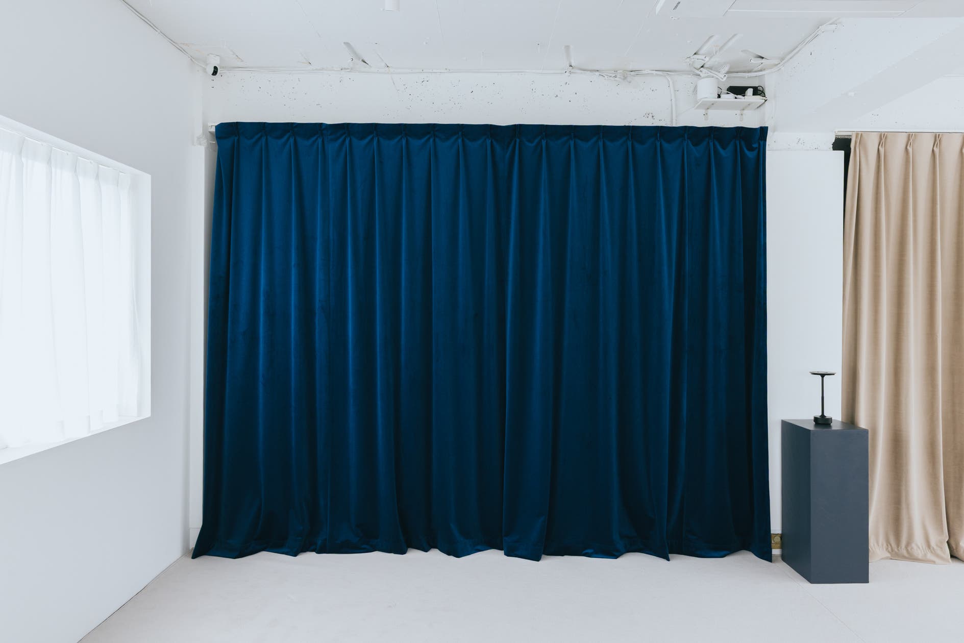 【 絨毯 】レトロモダンでミニマルな上質空間・本格プロップ・3面自然光 ・天高2.8M【駅近！東急池上線長原駅1分】の写真8