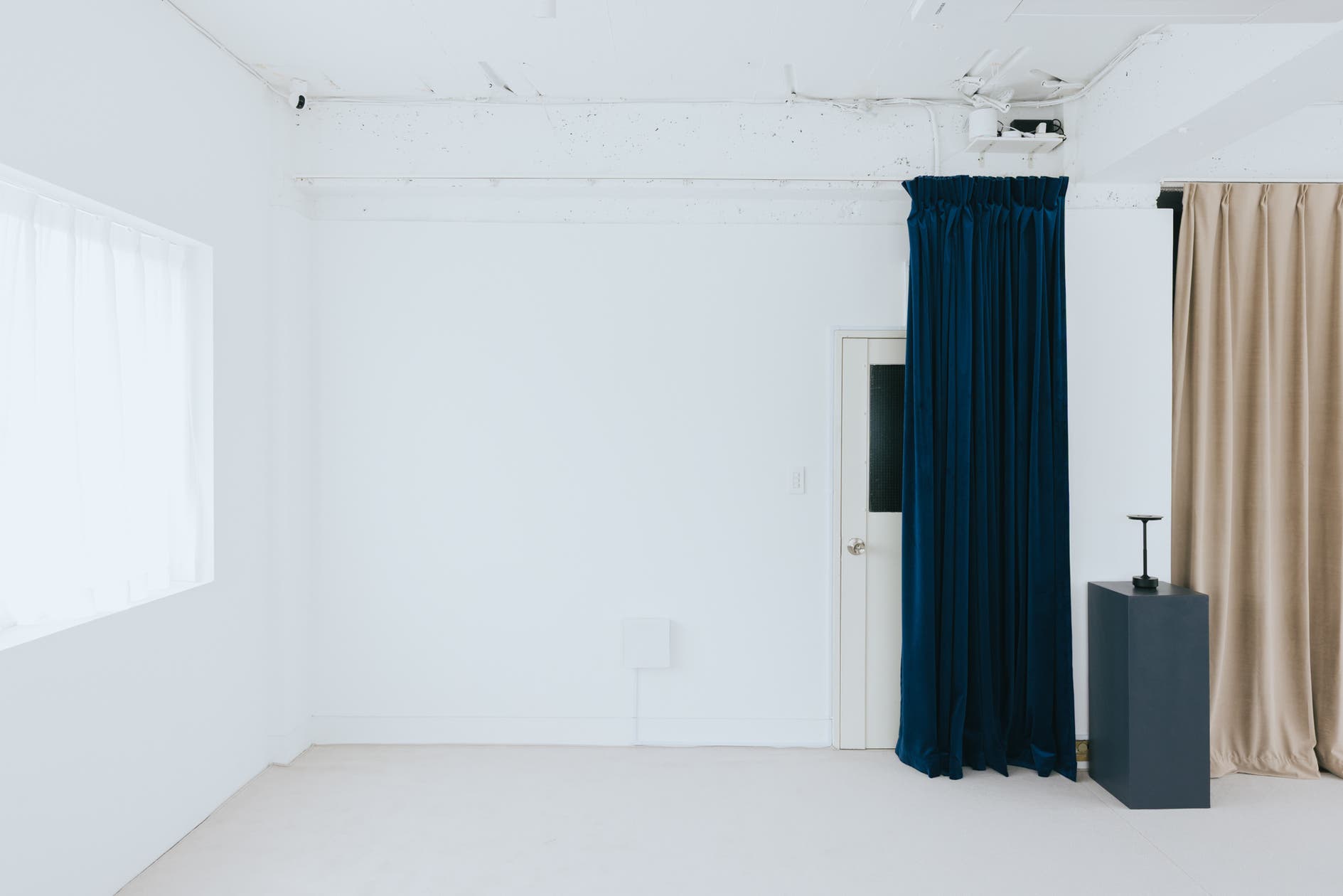 【 絨毯 】レトロモダンでミニマルな上質空間・本格プロップ・3面自然光 ・天高2.8M【駅近！東急池上線長原駅1分】の写真9