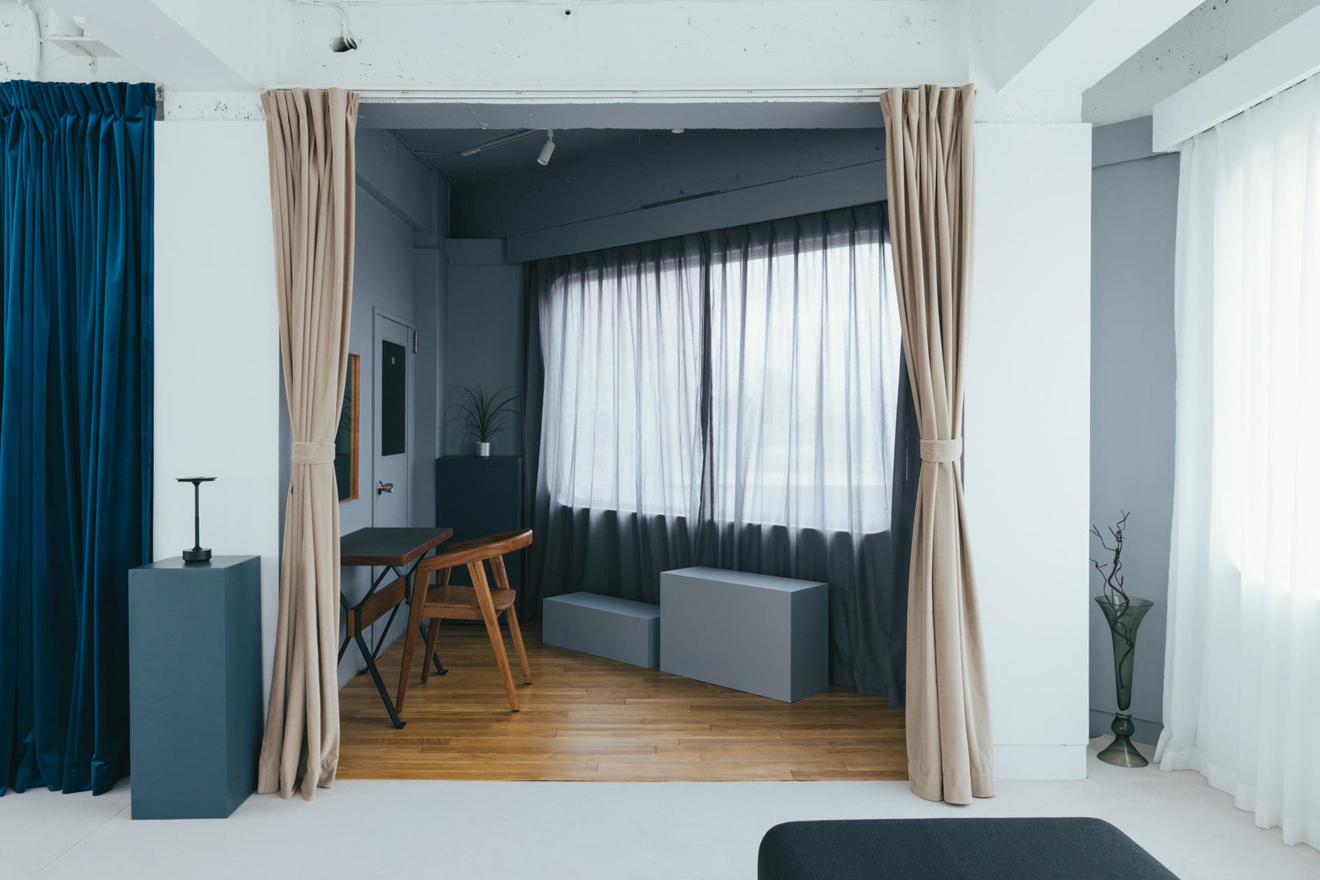 【 絨毯 】レトロモダンでミニマルな上質空間・本格プロップ・3面自然光 ・天高2.8M【駅近！東急池上線長原駅1分】の写真11